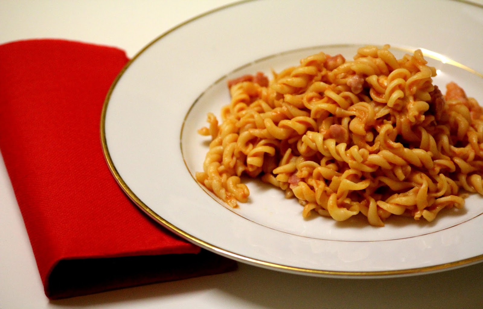 Makaronid suitsusingi ja riivjuustuga - Kodused lood