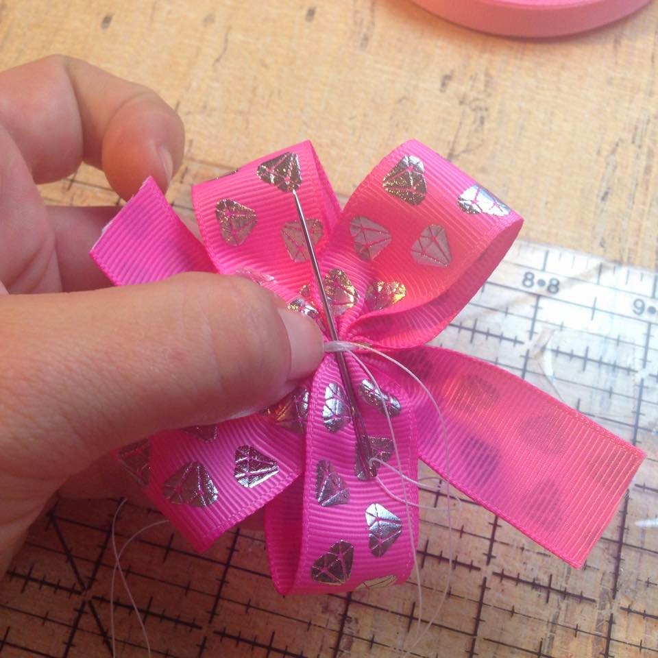 I Like Big Bows: HOW TO: Pinwheel hair bow tutorial
