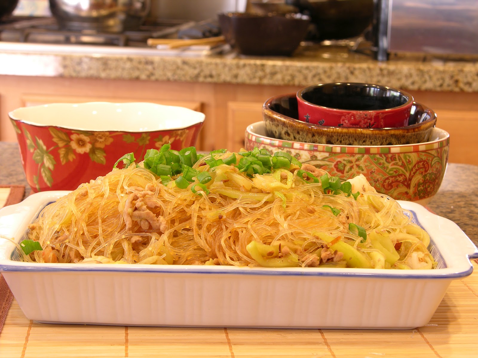 Fun Chinese Cooking - Spring Tulip's Recipes: Mung Bean Noodle Salad (凉拌粉丝)