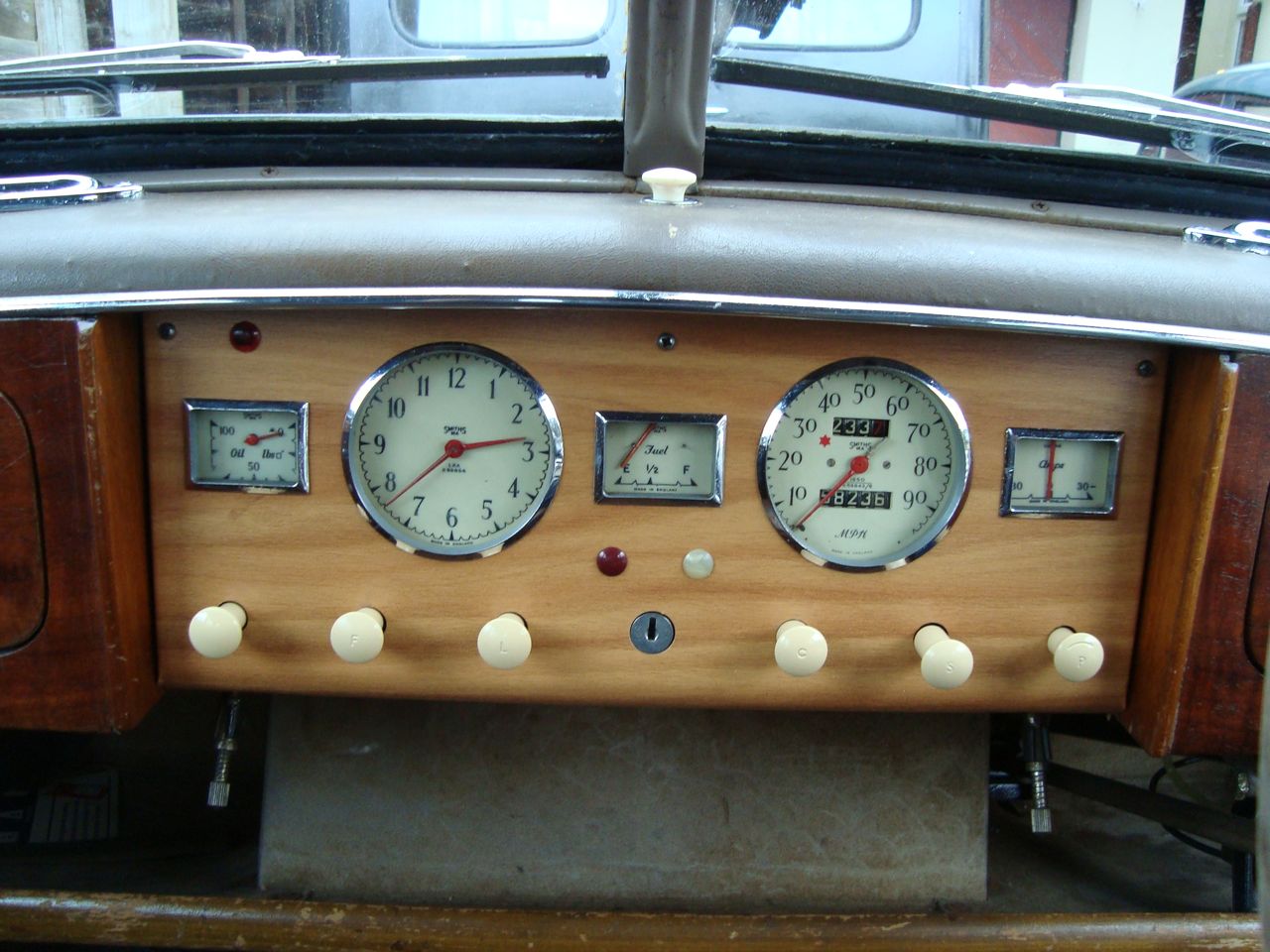 -=-Morris J Type Vans-=- : The finished dashboard.