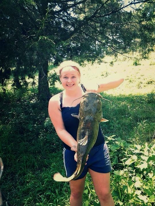 Oh no, not again: Hillbilly hand fishing with the Duggars!
