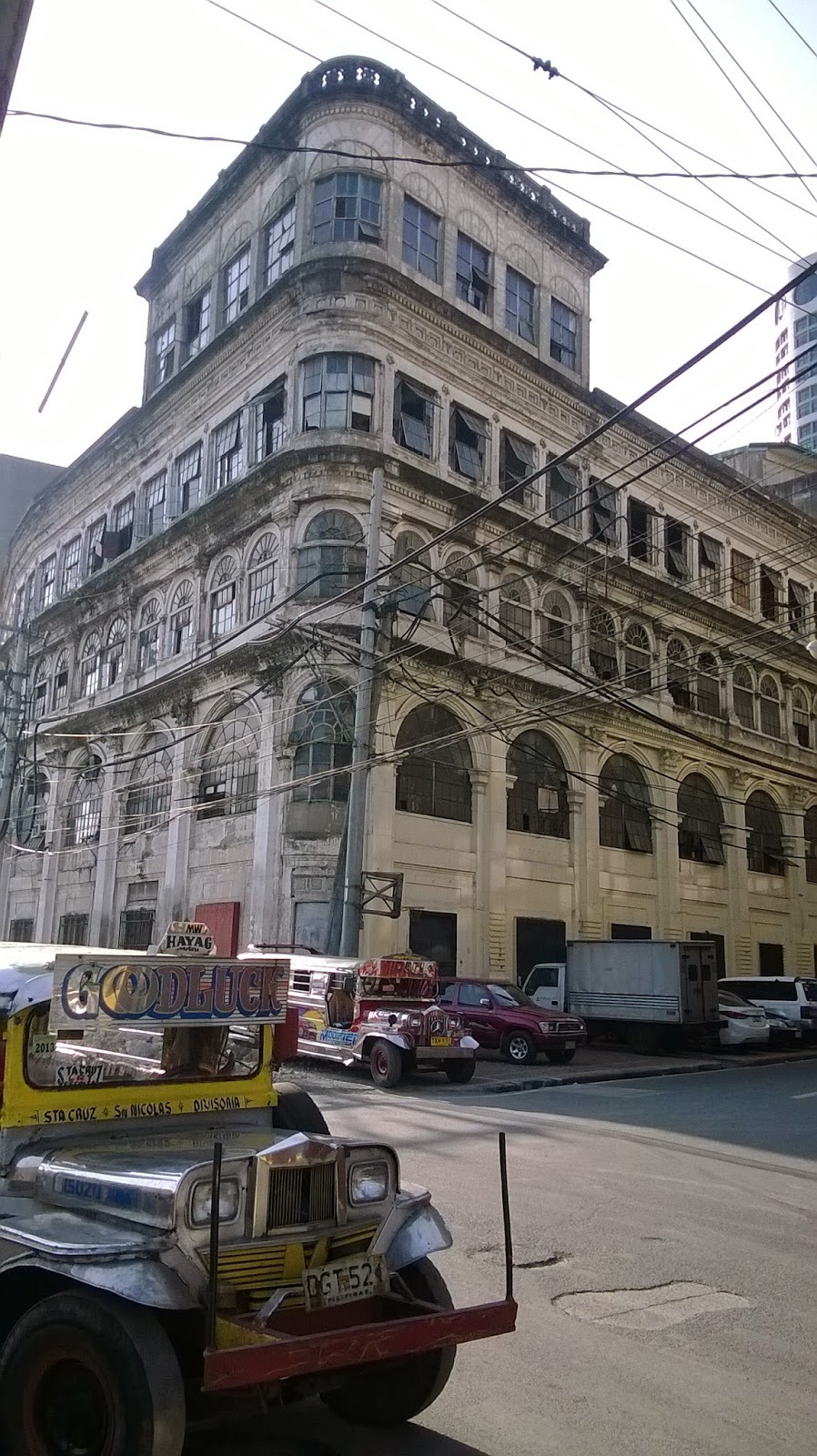 Jade Sketches: El Hogar Building