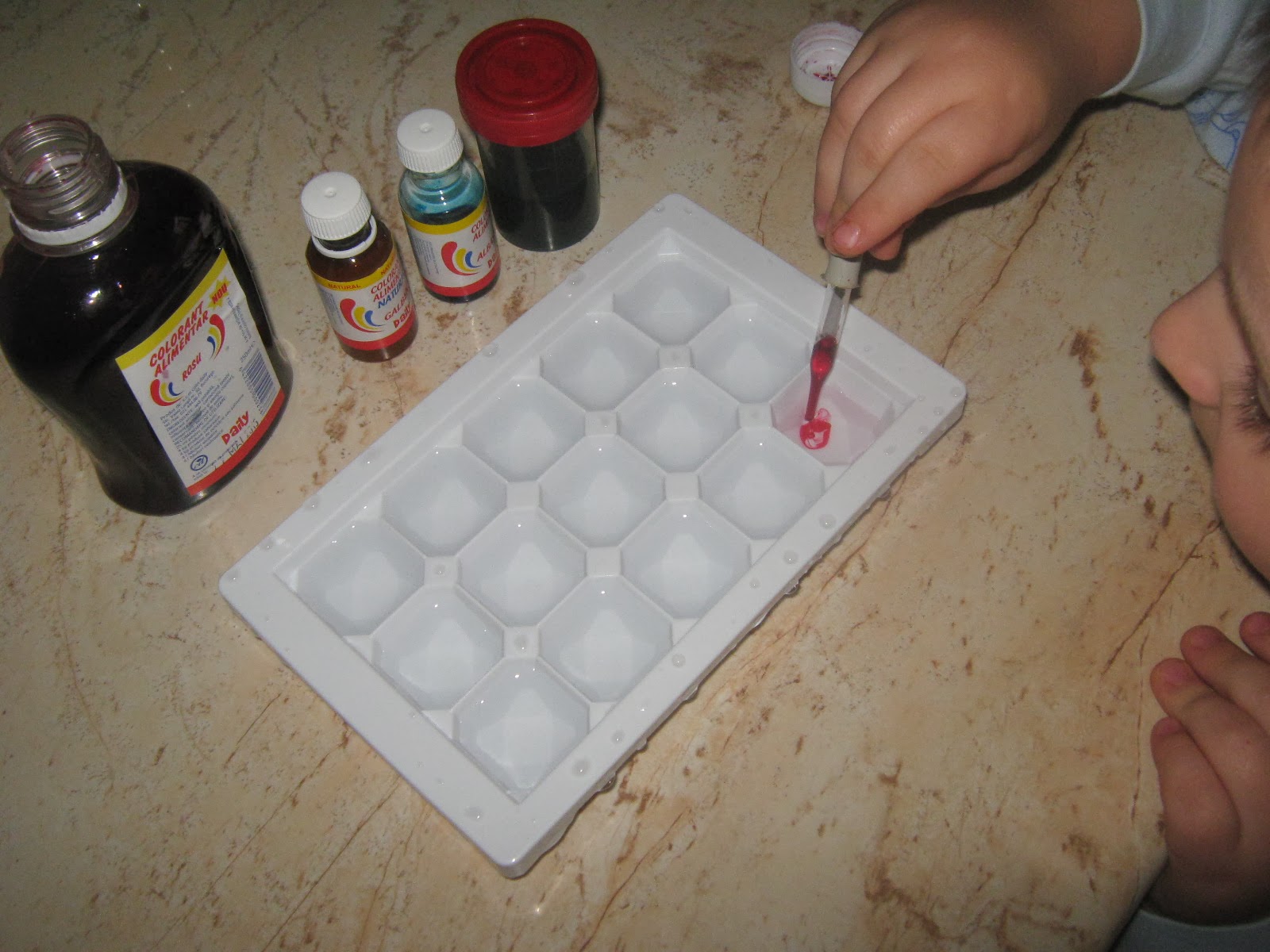 COPILĂRIE, JOACĂ ŞI BUCURIE: Apa: lichid - solid - lichid