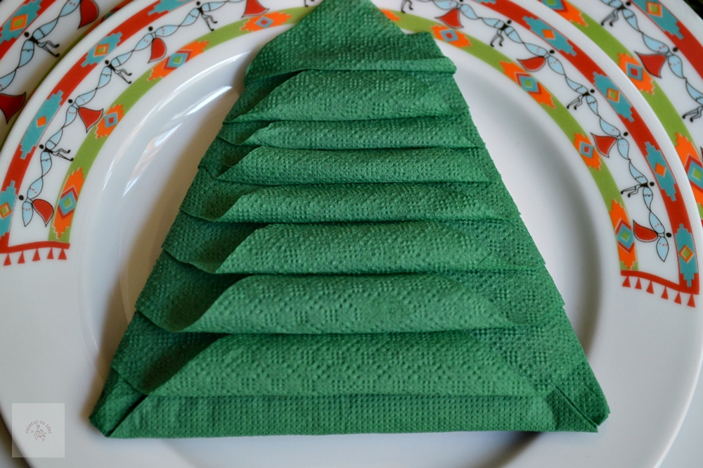 Impaturirea servetelului in forma de bradut - CAIETUL CU IDEI