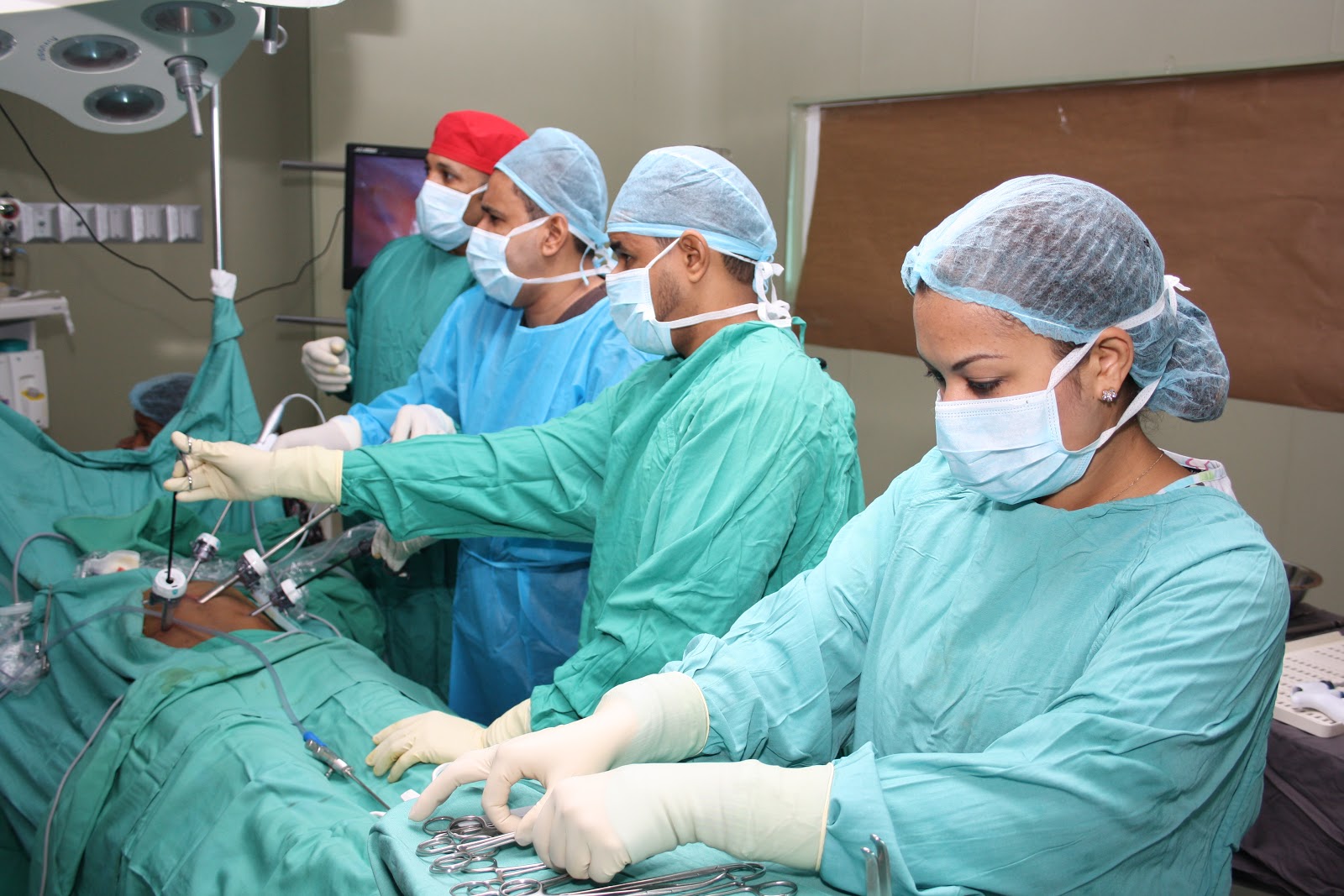 Especialistas del Hospital Ney Arias Lora hacen dos colectomía total ...