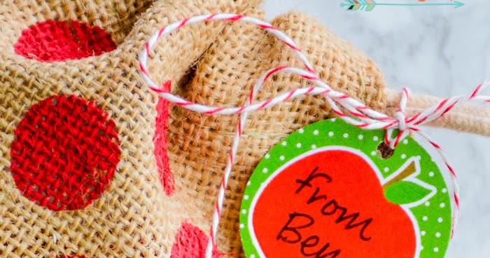 Free Printable Apple Gift Tags | i should be mopping the floor