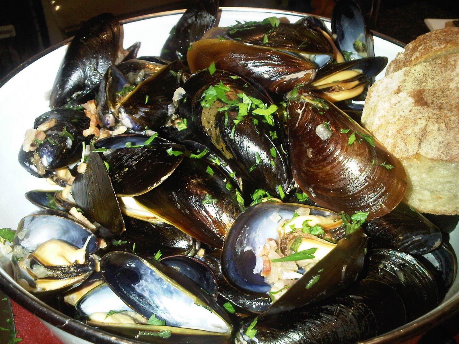 Foodineasta: ........AND SHE CAN COOK TOO!