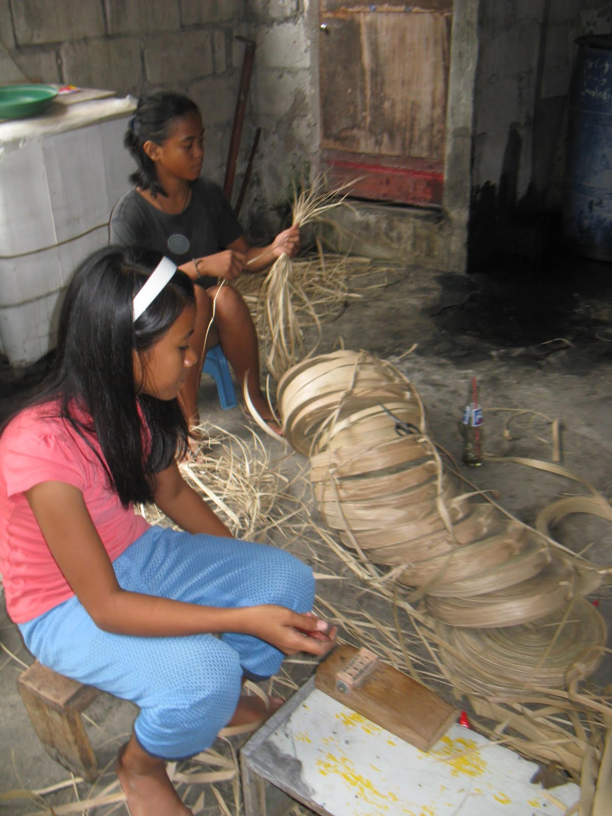 Barangay Manuyo Dos: Bayong Making @ Purok 5
