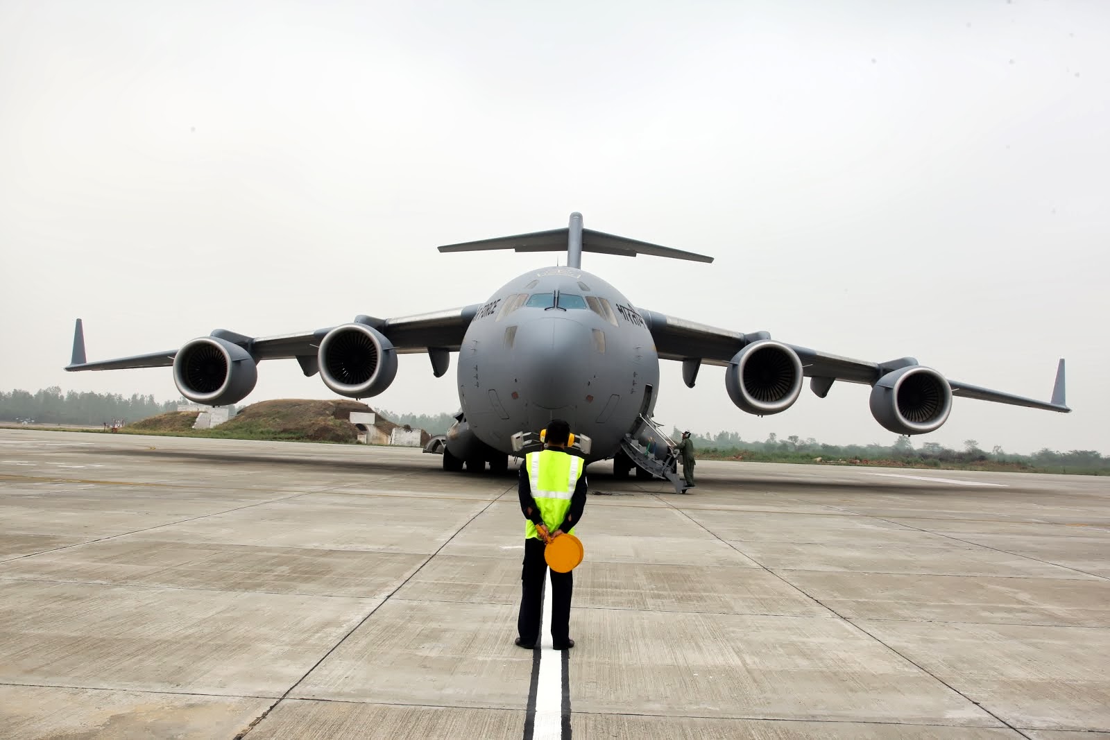 First Indian C-17 Globemaster III Airlifter Arrives At Indian Base ...