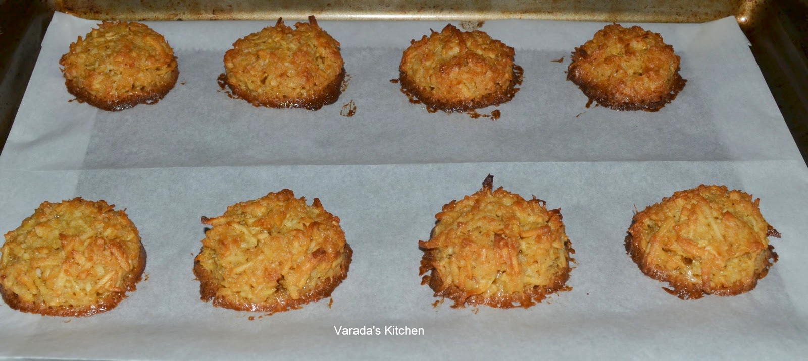 Varada's Kitchen and Garden: Besitos de Coco (Venezuelan Coconut Cookies)