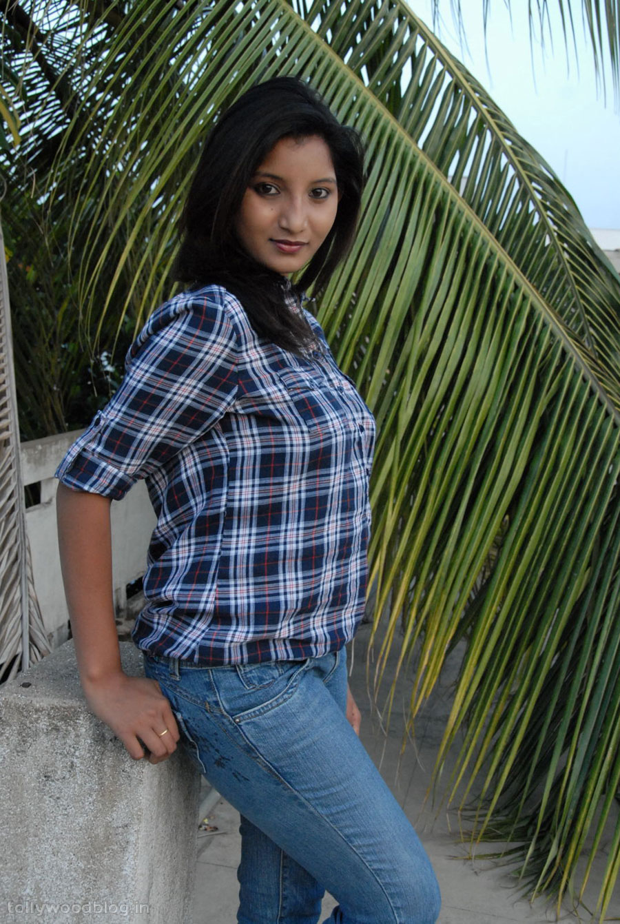 New Actress Vinisha photo Shoot Stills