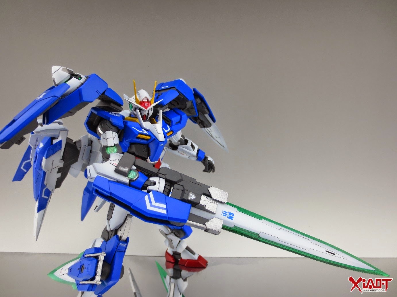 GUNDAM GUY: MG 1/100 00 Raiser + Seven Sword + XN Sword - Customized Build