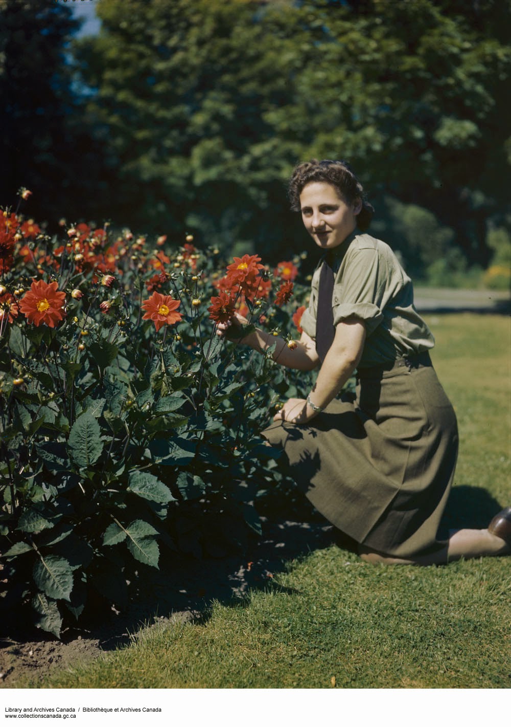 Beautiful Color Pictures of Canadian Women's Army Corps During World ...