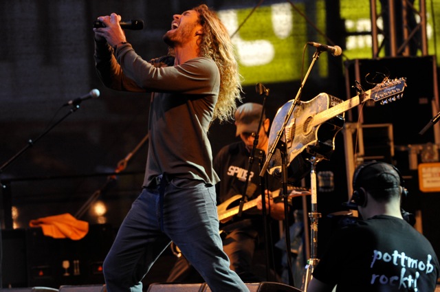 Musiklabor-Netzwerk: Boy Hits Car