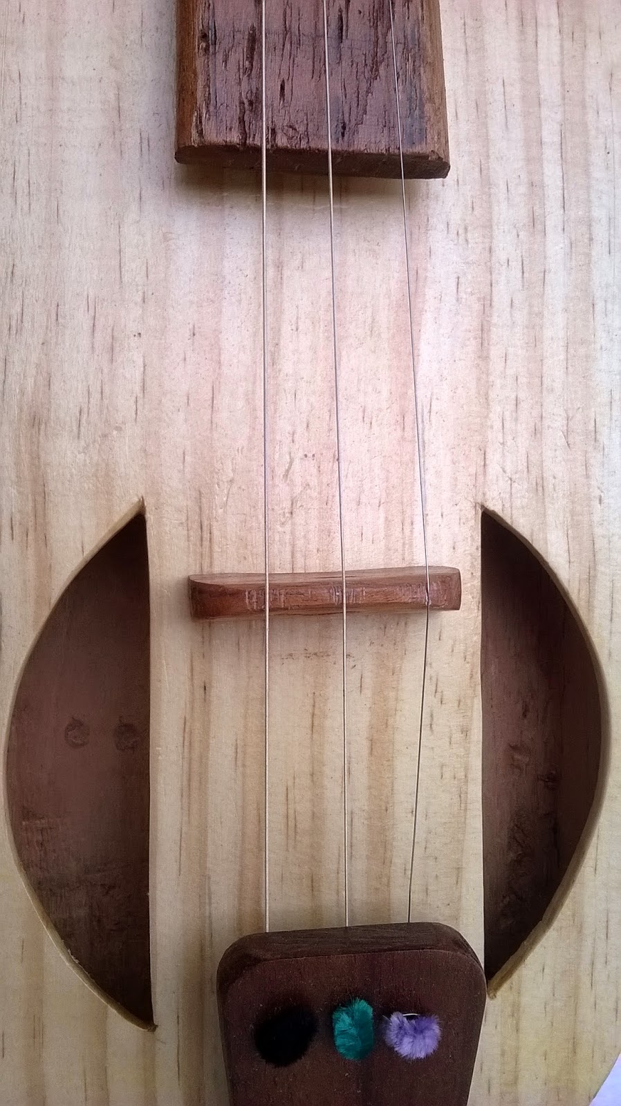 Barro e Cordas: Rabeca modelo Medieval