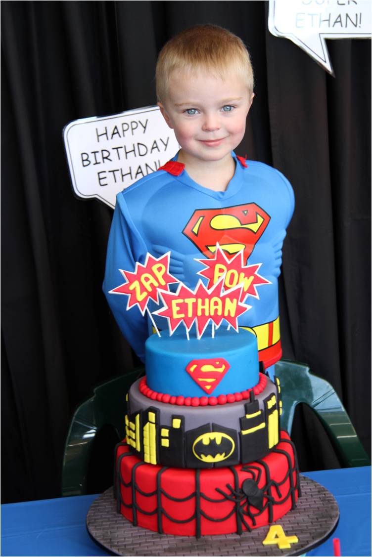 Leonie's Cakes and Parties . . . . .: SUPERHERO PARTY