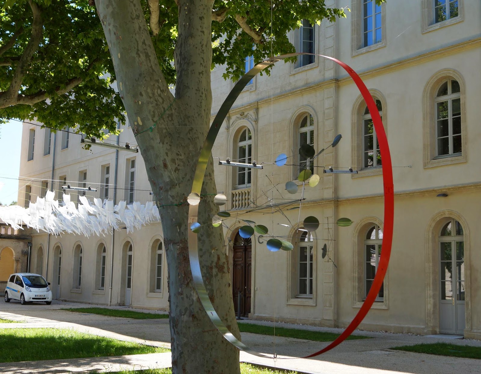 Jacques Salles: Grand sémaphore dans son cercle rouge et canopée - Cour ...