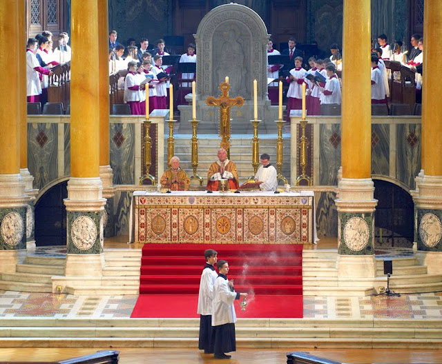 Where Heaven and Earth Meet: The Altar Frontal : 2