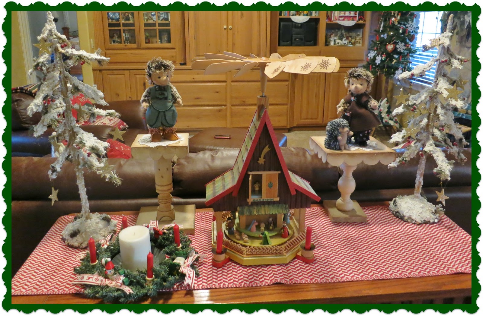 Zetta's Aprons: German-Style Christmas Decor!