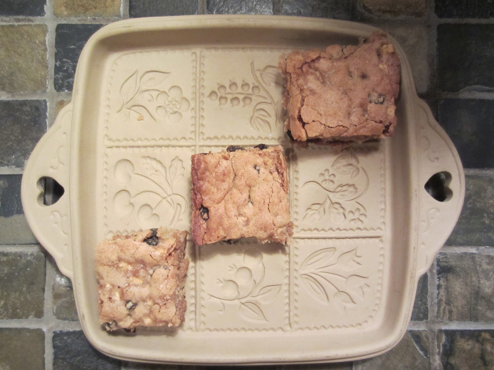 Beatrice Euphemie: Old Fashioned Apple-Raisin Hermits