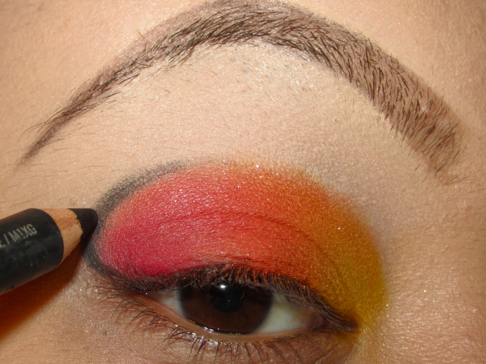 TINAMARIEONLINE: Tutorial: How to Cut Your Crease