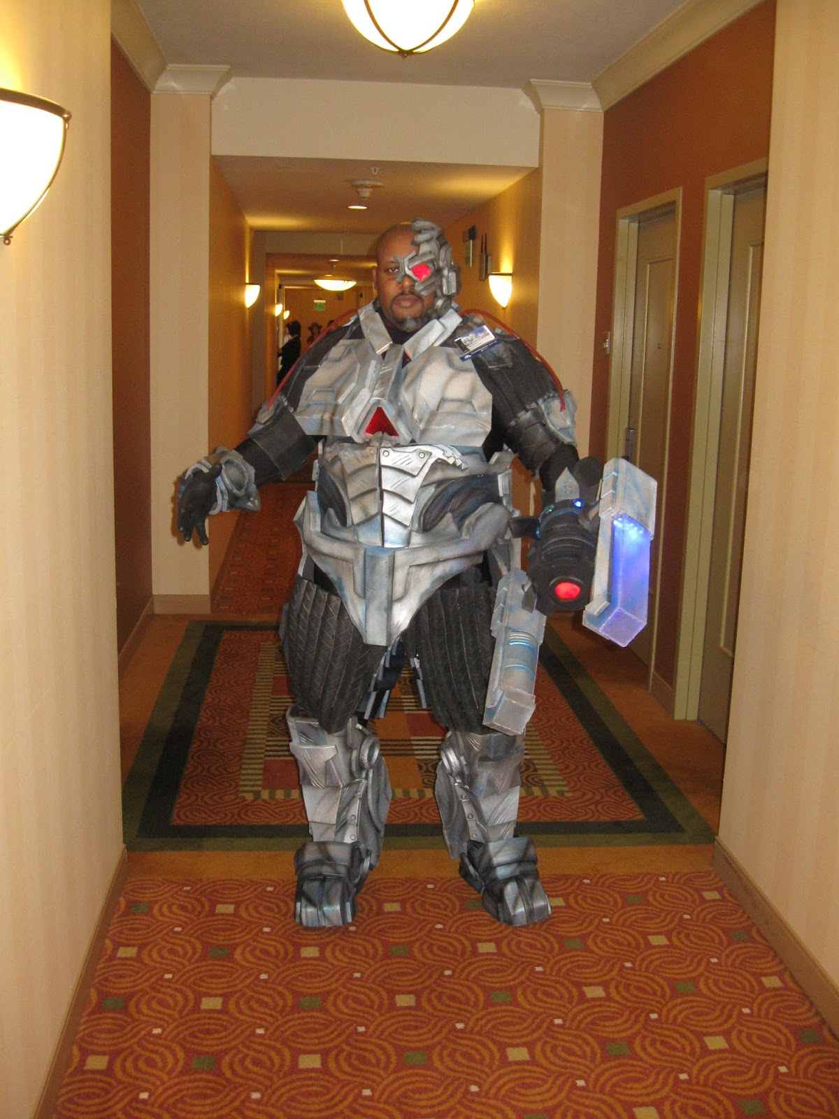 COMIC BOOK FAN AND LOVER: COSPLAYS # 068: CYBORG