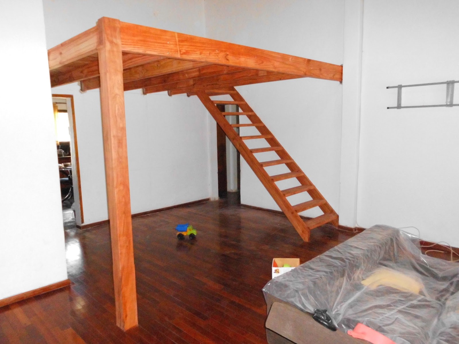 Entrepisos de madera, escaleras.