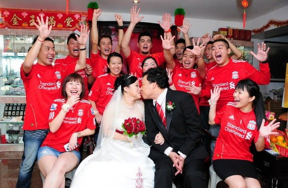 Singapore couple get married in unique Liverpool-themed wedding ...