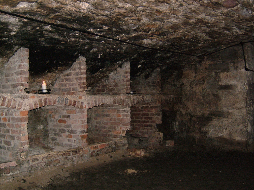 A Woodsrunner's Diary: Going underground: Dark Dundee city vaults tour ...