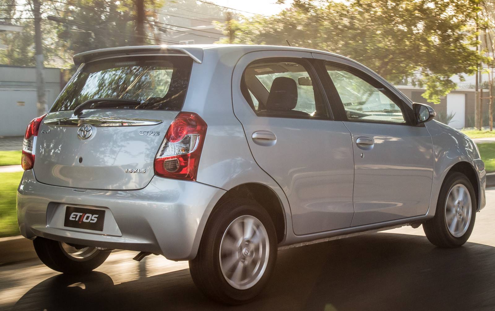 Novo Toyota Etios Automático 2017: preços; especificações