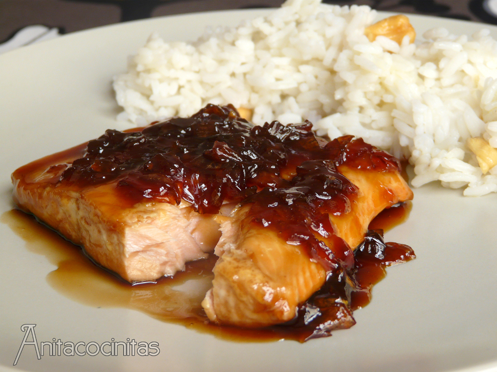 LAPIKOENARTEAN: Salmón con cebolla caramelizada y salsa de soja