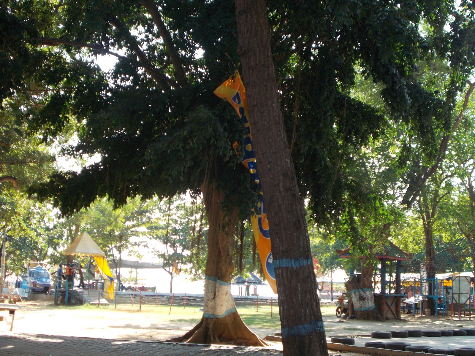 Dampo Awang Beach (Taman Rekreasi Pantai Kartini Rembang ) | Galeri ...
