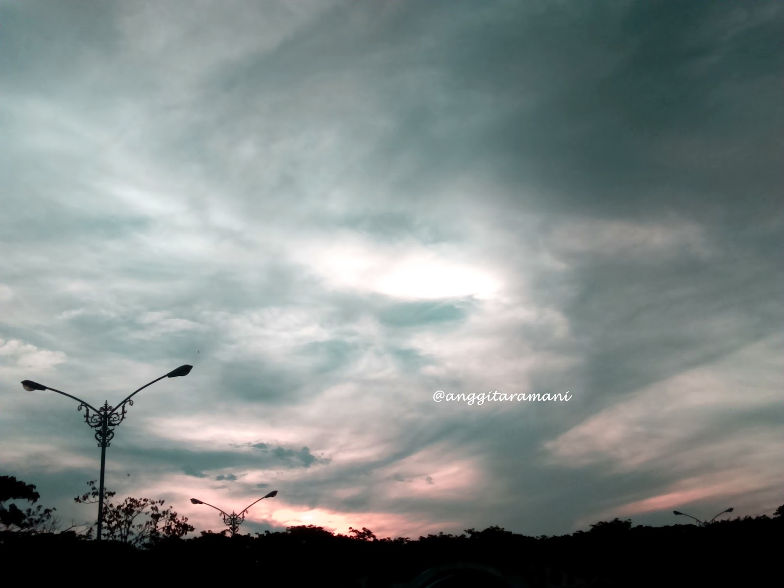 √Catatan Cinta untuk Traveler : Lukisan Langit - ANGGITA RAMANI | Eco ...