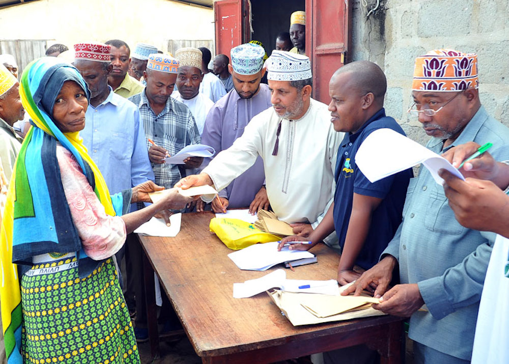 JUMUIYA YA ISTIKAMA ZANZIBAR YAKABIDHI MSAADA WA FEDHA KWA WANANCHI ...