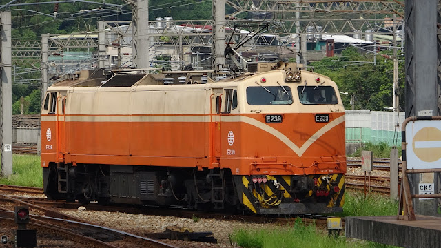 Blair's 鐵道攝影: E239電力機車 / TRA E239 Electric locomotive