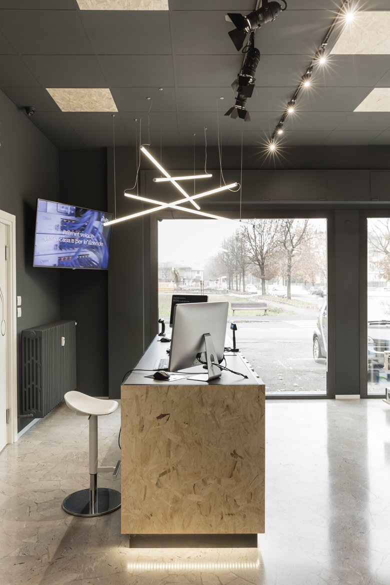 OSB FURNITURE: FURNITURE FOR A COMPUTER SHOP