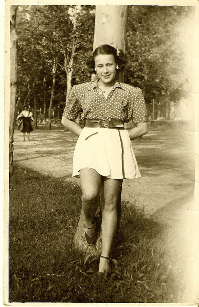 Vintage Leggy Beauties: Charming Photos of Women in Their Skirts During ...
