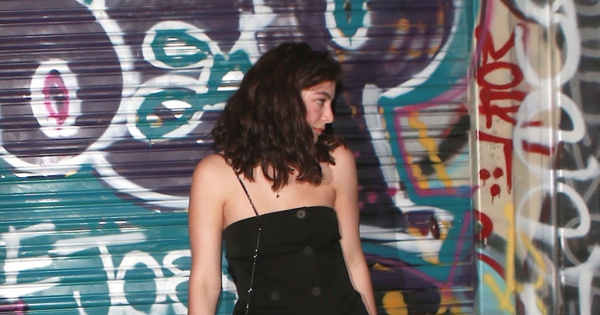 Celebrity Legs And Feet In Tights Lorde`s Legs And Feet In Tights