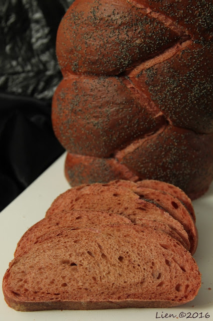 Notitie van Lien: Bread Baking Babes bake a bread with beets!