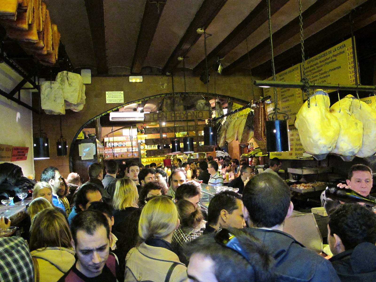 Barcelona Besotted: ...because of the 'crazy cava bar'