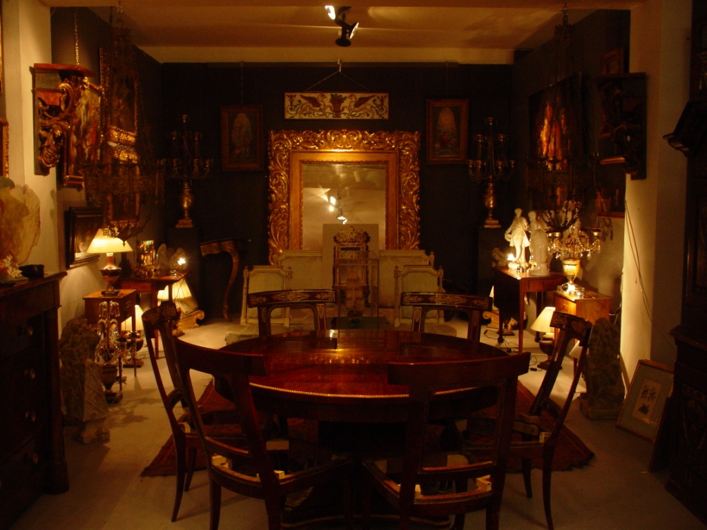 NURIA PALACIOS ANTIGÜEDADES