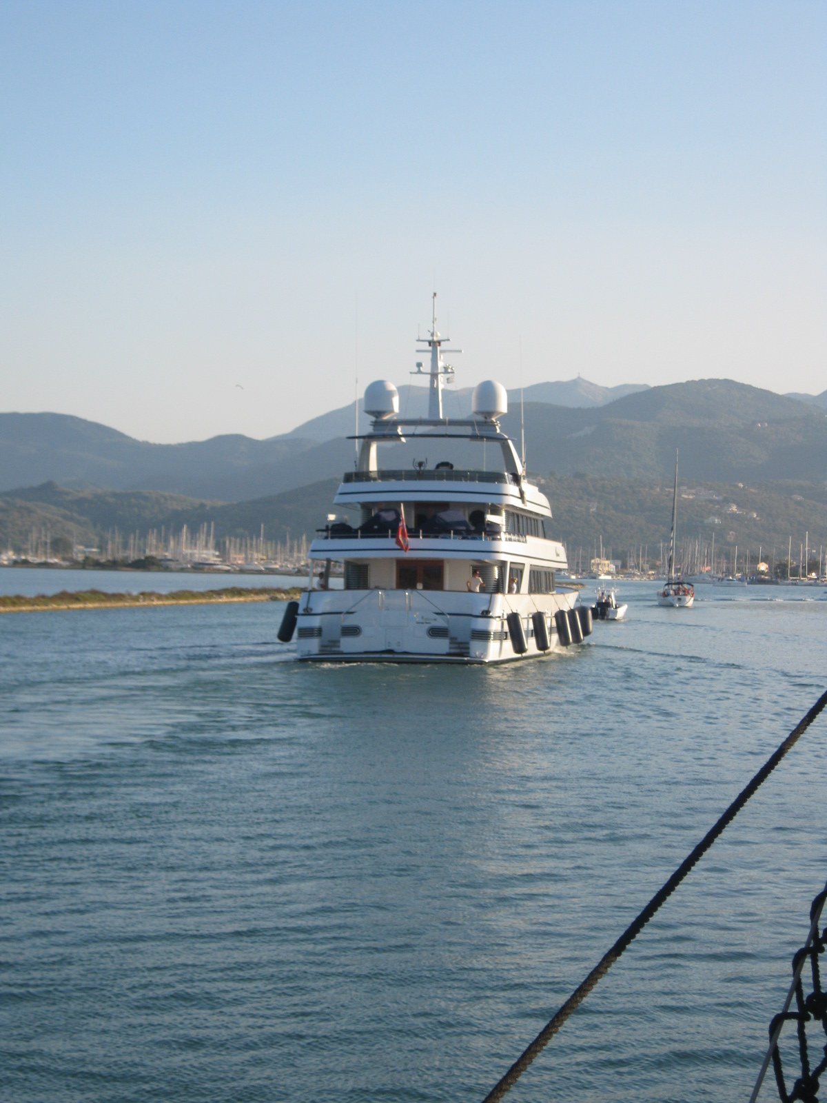 Τα θαλασσινά....: πλωτη γεφυρα "f/b Santa Maura" ( κ οχι μονο)