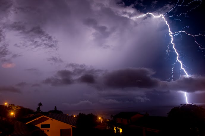 Elyse Butler Mallams - Hawaii Photographer: Lightning Storm