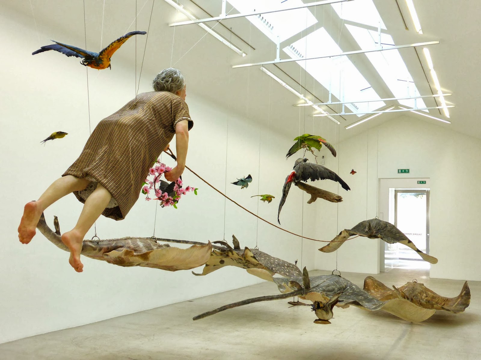Alice au pays des arts: Sun Yuan et Peng Yu à la galerie Emmanuel Perrotin