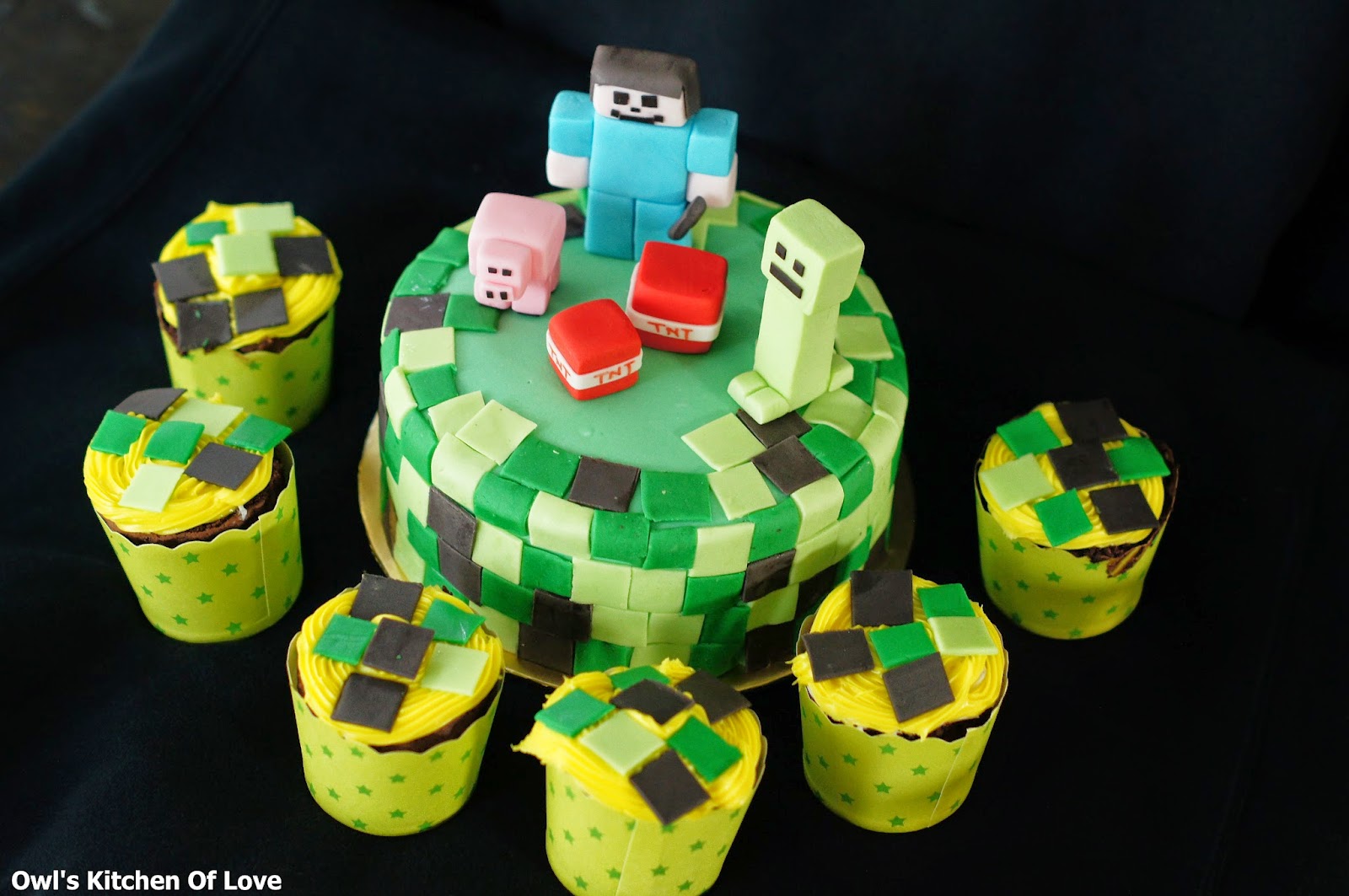 ஜ۩۞۩ஜ Vanessa の 温馨厨房 ஜ۩۞۩ஜ : Minecraft Fondant Cake