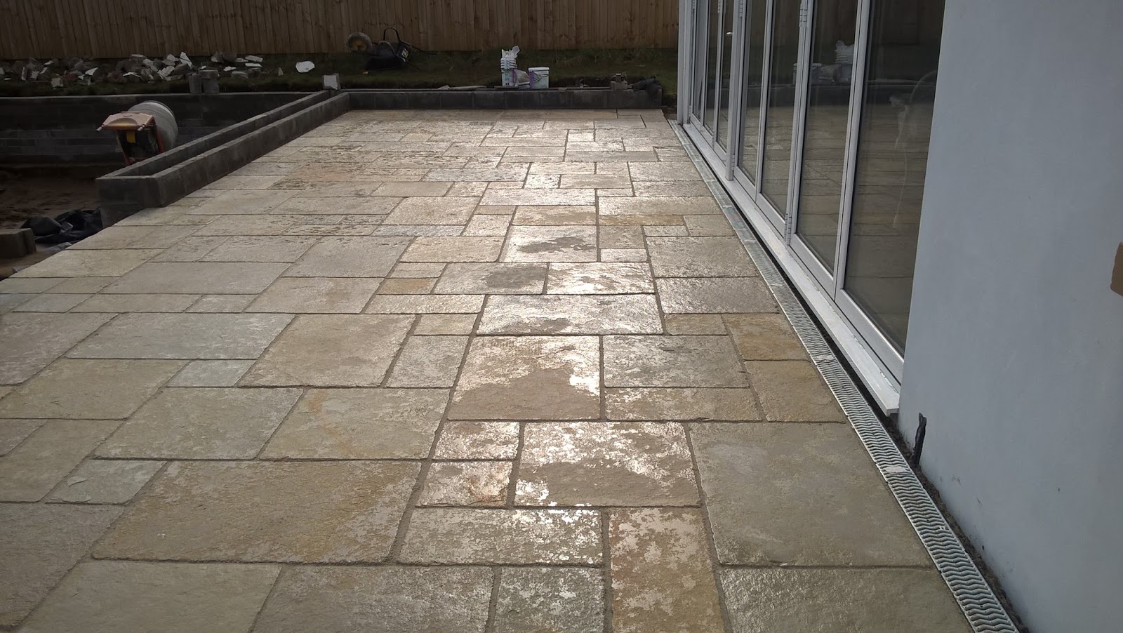 CWM LLYNFI BRICKLAYING : Raised limestone patio with concrete block ...
