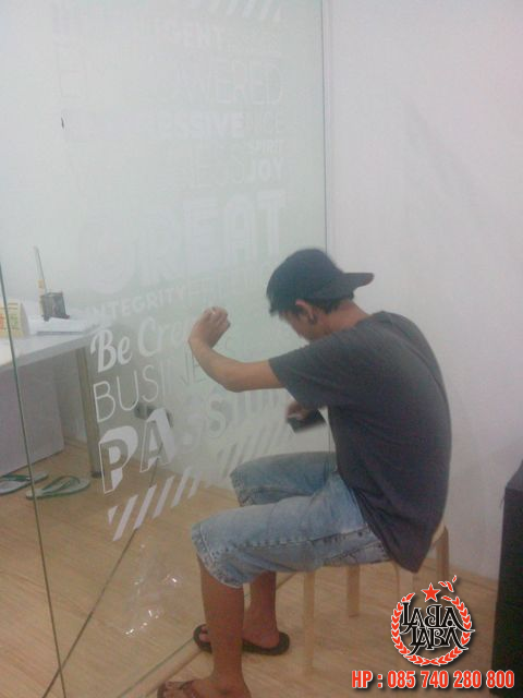 Jasa Pembuatan Cutting Sticker Untuk Toko dan Kantor