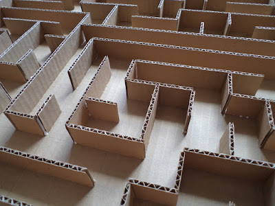 Clube do Tabuleiro de Campinas: Labirinto feito de Papelão