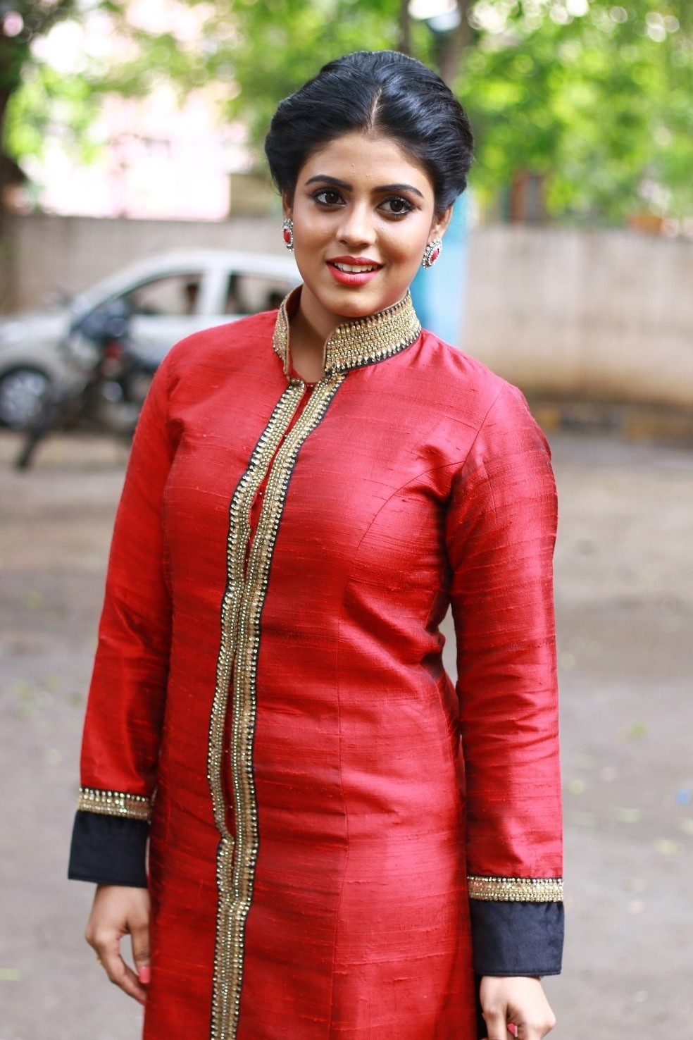 Iniya Tamil Actress Cute Gallery | Gethu Cinema