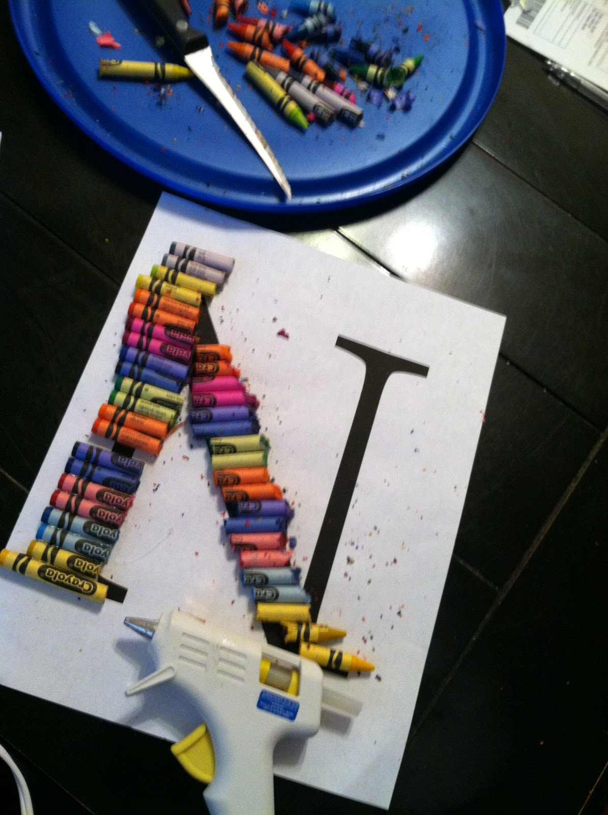 Delicious Spaces: DIY: Crayon Art